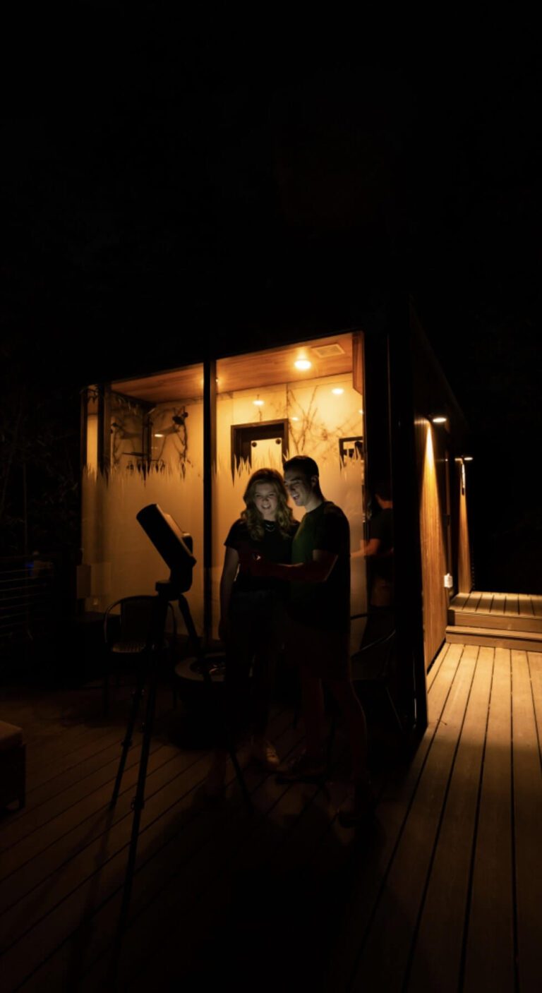 Romantic Stargazing Retreat: Luxury Treehouses & Mirror Houses in Tennessee